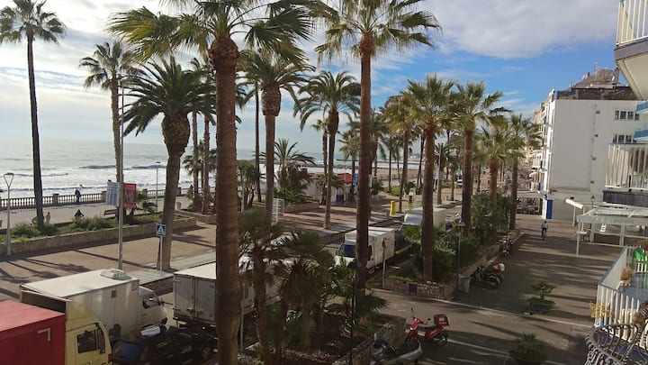 1 Sea Line In Sitges - Sitges