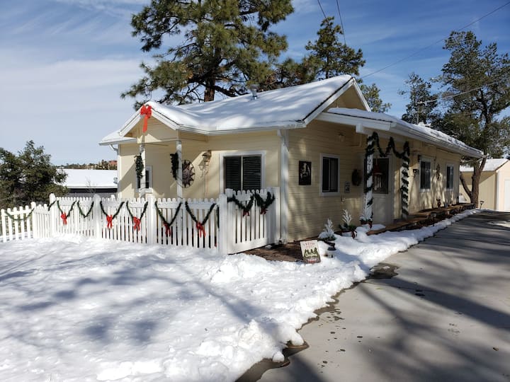 Cheerful 2 Bedroom Cottage Close To Thumb Butte And Downtown - Prescott, AZ