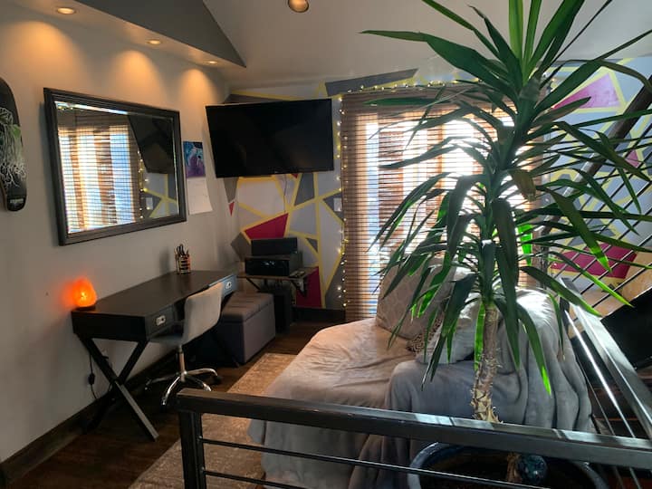 Cozy Space With Private Hot Tub & Queen Bed - Bozeman, MT