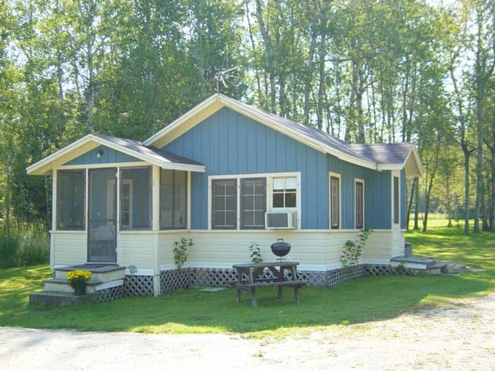 Lake Lane Cottages (Cottage #2) - Sturgeon Bay, WI