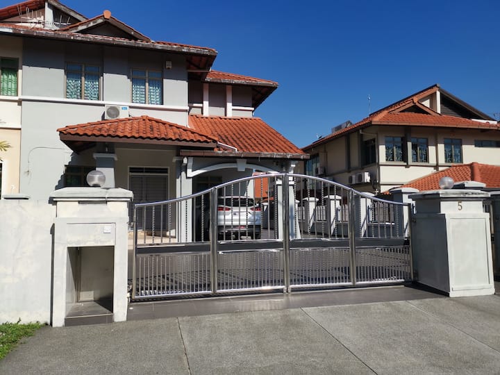 Semi-d House At Kota Kemuning - Cyberjaya