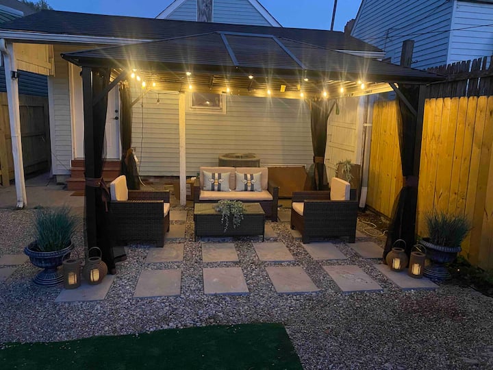 King Bed And Oasis Backyard With Hot Tub - New Albany, IN