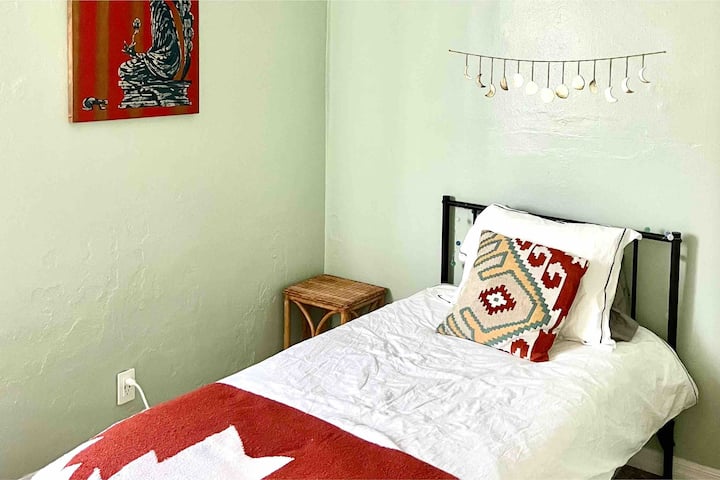 Lgb Airport Small Private Room W/kitchenette - Long Beach, CA