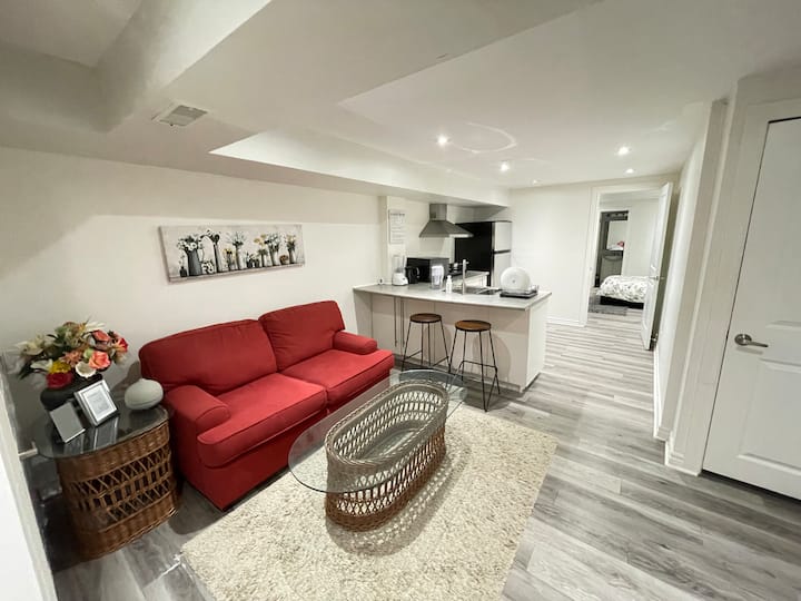 One Bedroom Apartment In Prime Location! - Torontó