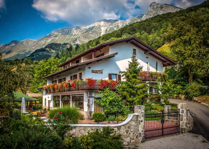 Family In The Countryside - Tolmin