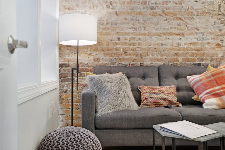 East Boston- Newly Renovated, Prof. Clean, 1bd Apt - Medford, MA