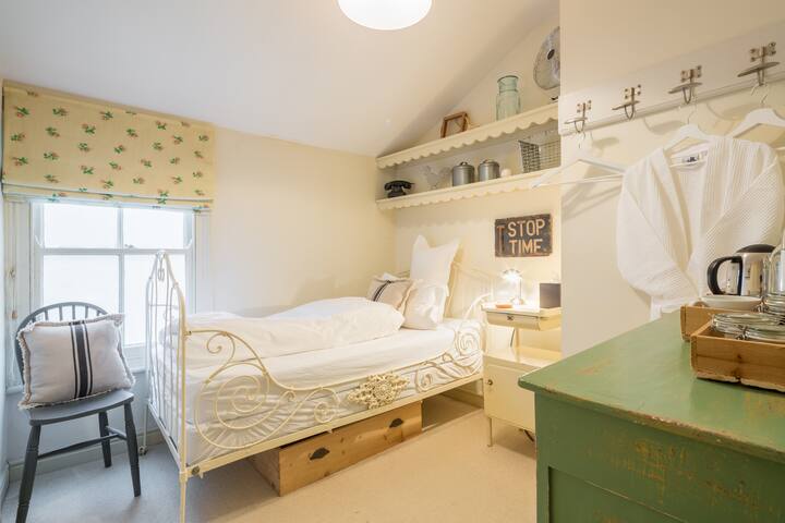 Holiday Lets, Homes, Experiences & Places - Airbnb