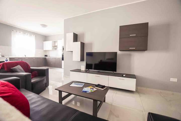 Lovely 3 Bedroom Unit With Patio Flat 2 - Malta