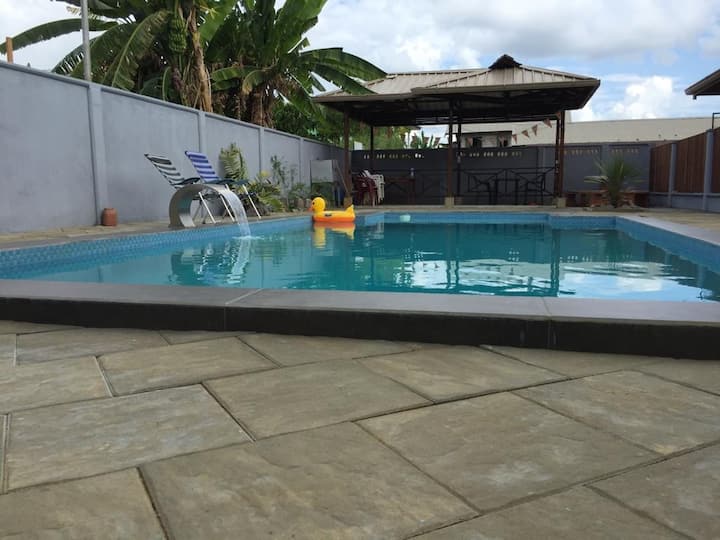 Studiopool-2 - Suriname