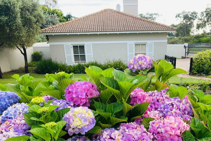 Contour Golf Cottage With Beautiful Mountain Views - Hermanus