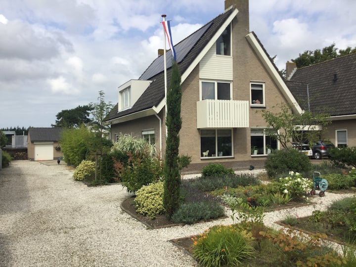 Family Friendly Bedroom, 2-5 Guests - Lisse