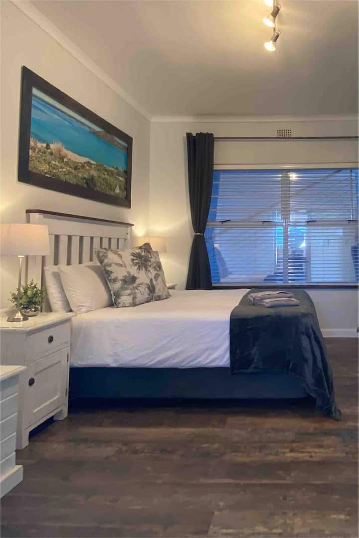 Lagoon Apartment - Steps Away From The Beach! - Langebaan