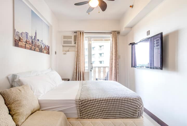 Skyline Barkada Hideout | Sleeps 4 | Nr Robmag - Philippines
