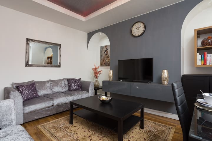 3 Bedroom Haypark Apartment Close To Leeds Centre - Leeds
