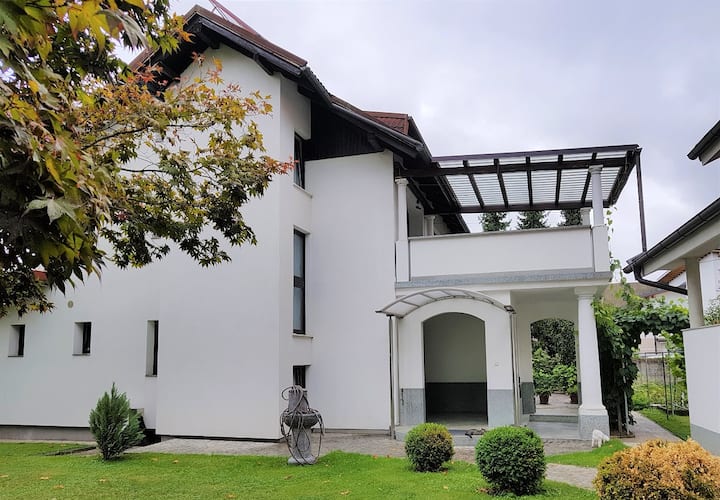 Apartment For Five Persons - Ljubljana