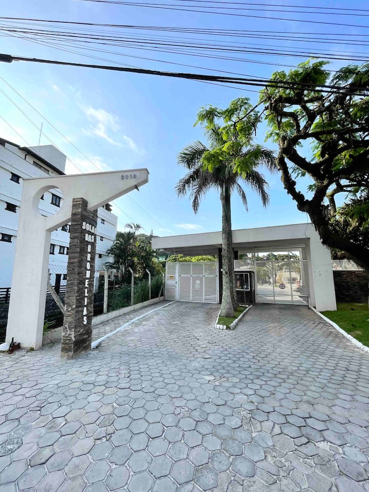 Apto Em Condomínio No Centro E Perto Da Praia - Bombinhas