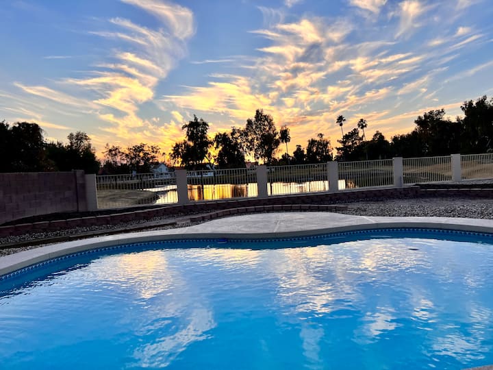 Private Resort With Pool Home - グレンデール, AZ