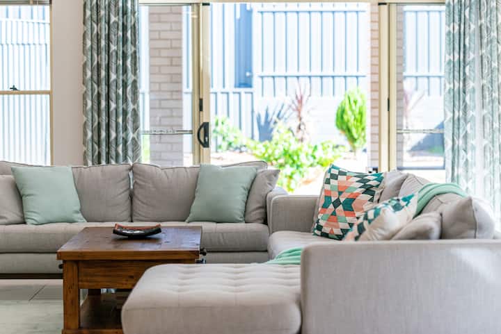 Immaculately Presented House- Your Own Ensuite - South Australia