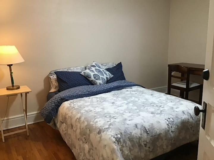 Yellow Rose Cozy Room Near Prince Edward County - Belleville