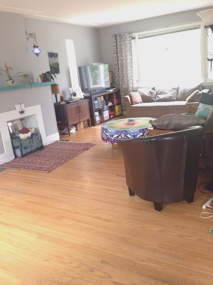 Welcome To The Historic Norton House - Camrose