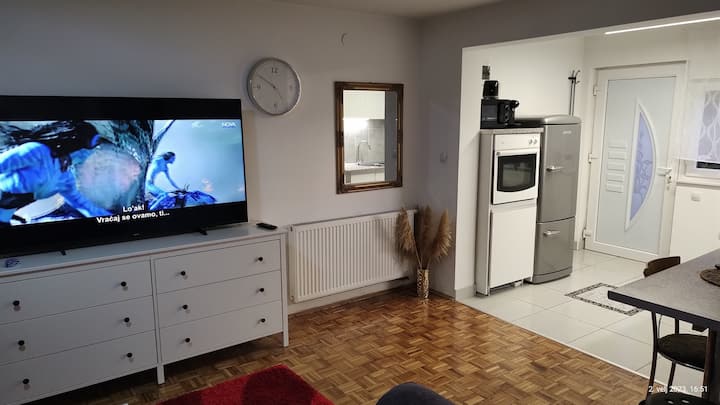 Spacious And Cozy Apartment In A Quiet Neighbourh - Zagreb