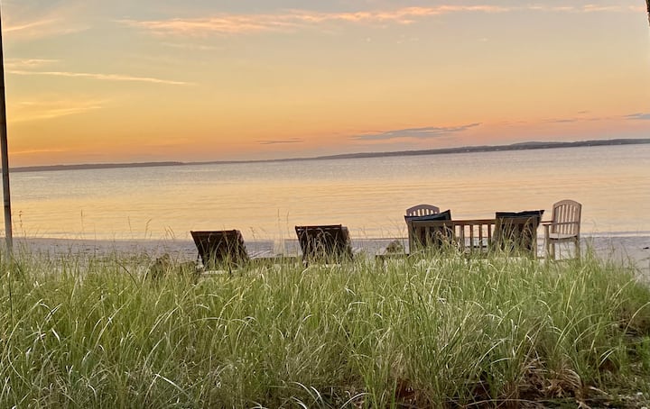 Beach Cottage On Noyac Bay - The Hamptons, NY