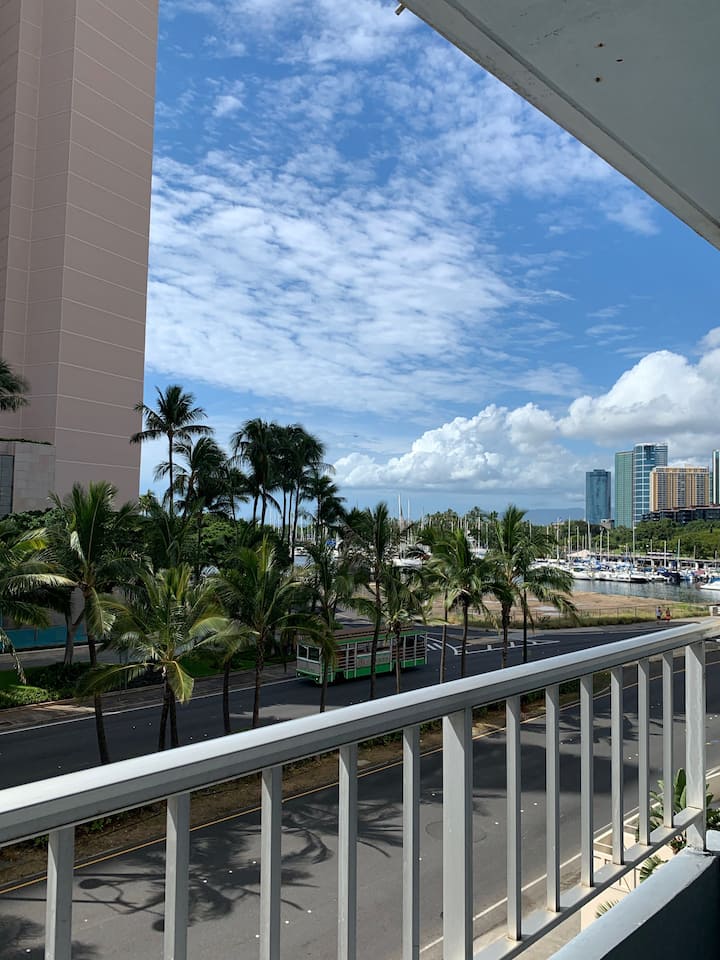 3b/3b Ocean View Condominium W/ Free Parking Stall - Honolulu