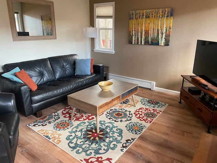 Peaceful, 2-bedroom Anchorage Home Away From Home - Anchorage, AK