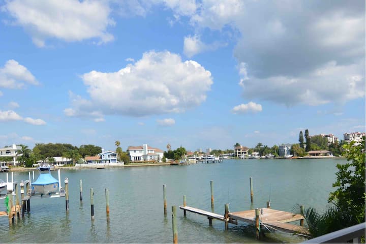 Solmate 2/2, Boat Slip, Kayaks, Beach, Hgtv - Treasure Island, FL