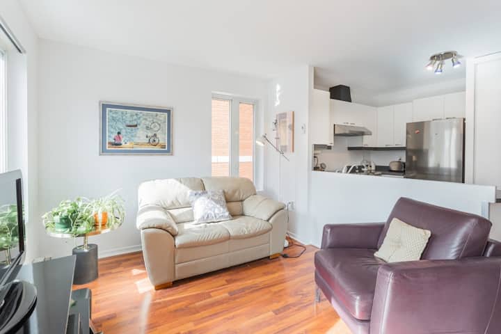 Monthly 1 Bdr Metro Green Line - Montreal