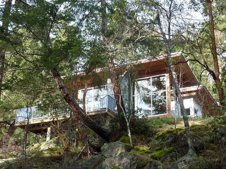 The Aerie - A Glazed Modern Treehouse - Sechelt
