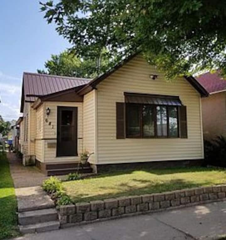 "Circa 1900 Entire Home In Downtown Winona" - Winona, MN