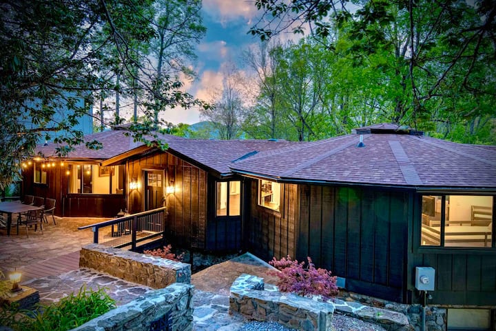 Sophisticated, Modern, & Unique. 5 Miles Downtown - Asheville, NC