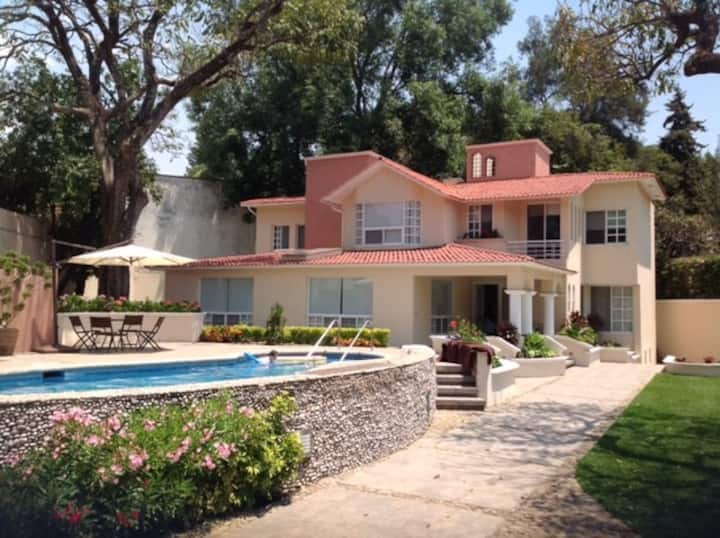 Amplia Residencia Californiana En Rancho Cortes - Cuernavaca