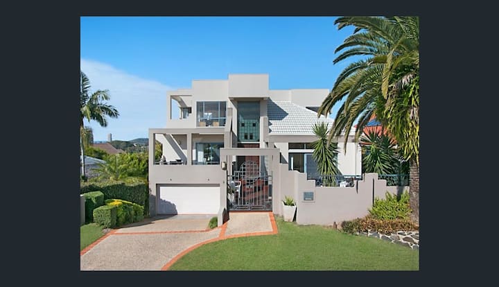 Large Studio Room (1) In Awesome House Near Beach - Gold Coast