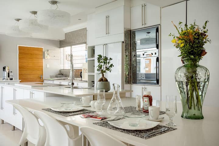 20 On 4th Jordan Upmarket Modern Guesthouse - Rustenburg