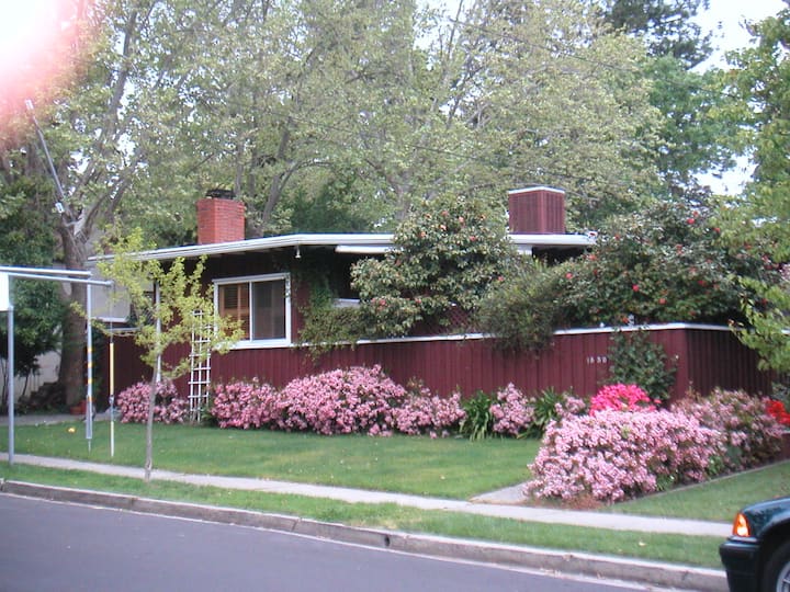 Mid-century Modern Home In Downtown Walnut Creek - Walnut Creek, CA