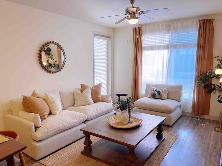 2b2b| 2king Bed Irvine Apt By Dj Plaza Jamboree - Irvine, CA