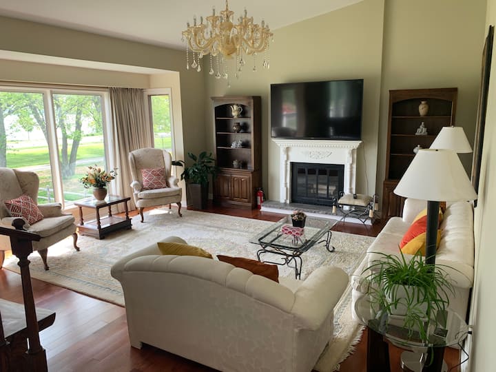 Niagara Review &Private Pool&hottub(6-8) - Fort Erie