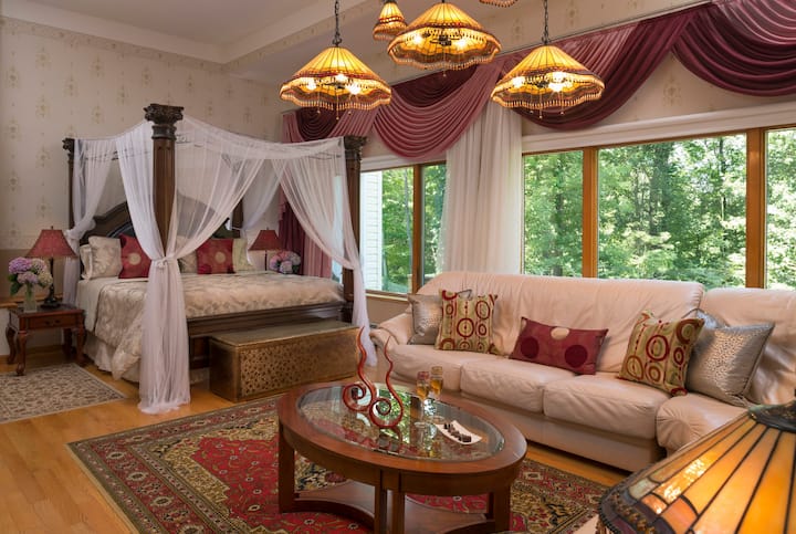 Cherry Valley Manor B&b In Poconos - Tiffany Suite - Stroudsburg