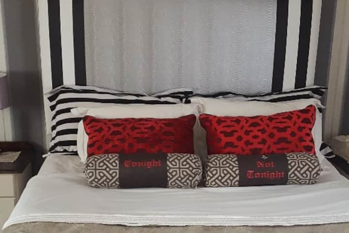 Stoneybrooke Farm - Penguin A - Farm Charm - Tierpoort