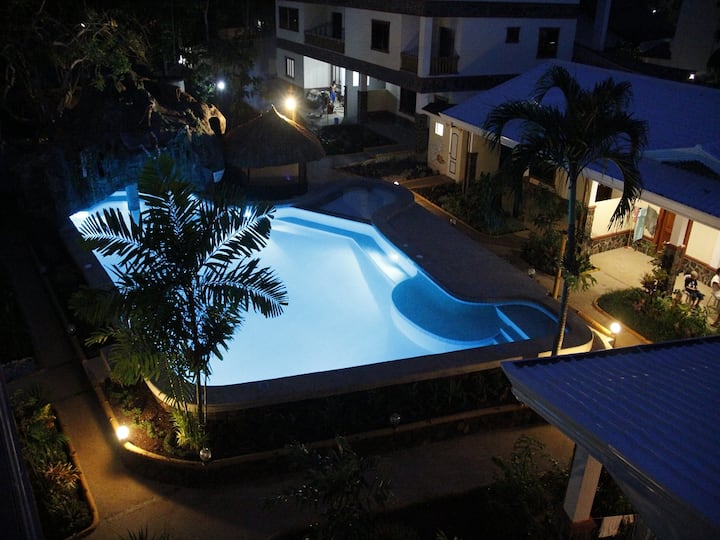 Alona Top Roof Penthouse, 2-br, Heart Of Alona - Panglao