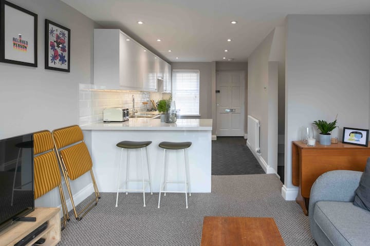 Stones Throw - Westgate-on-Sea
