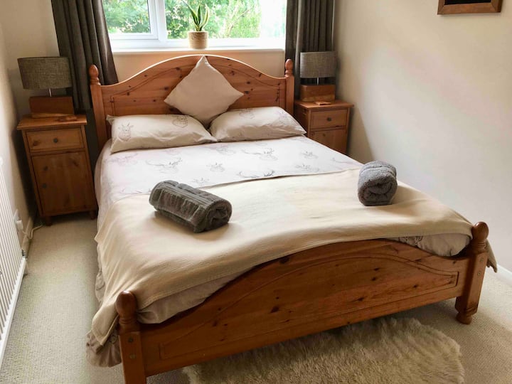 A Spacious Bright, Modern Room In A Quiet Area - Farnham