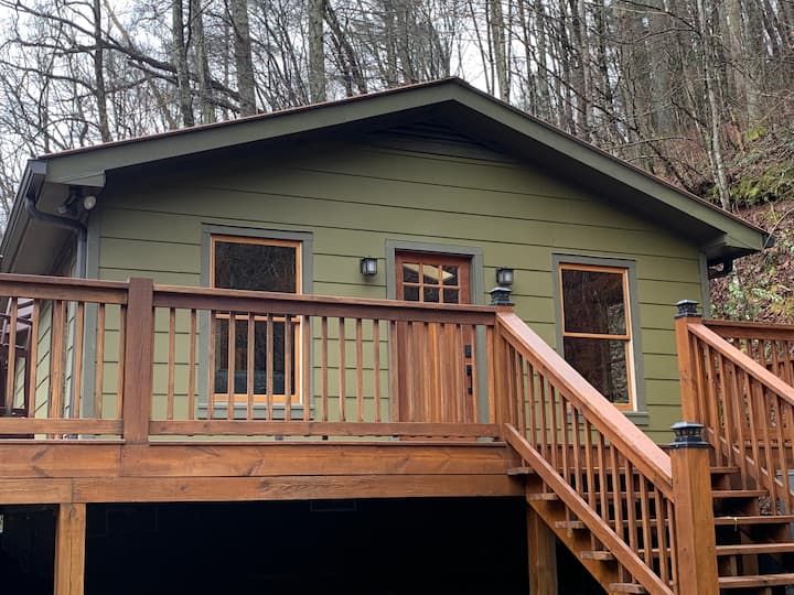 Pinhoti Crossing Cabin - Fort Mountain State Park, Chatsworth
