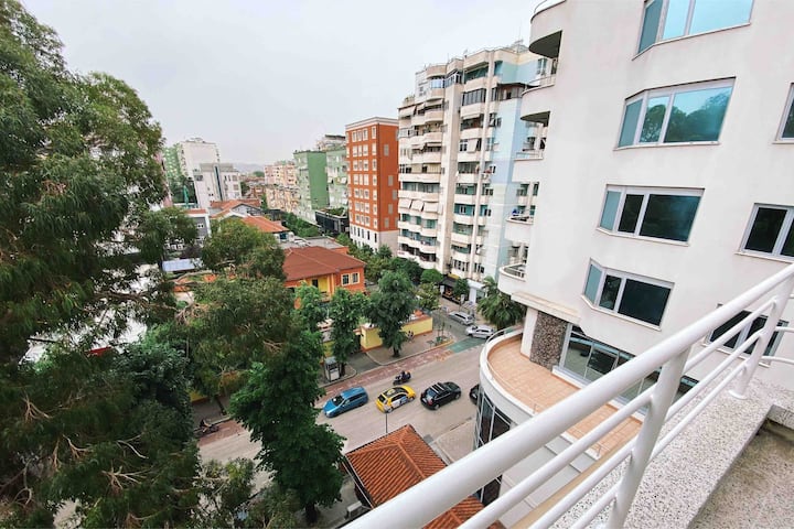 Bright & Spacious Blloku Flat - Tirana