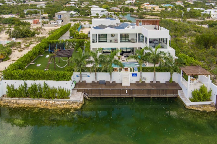 Brand New 4 Bedroom Modern Luxury Villa - Turks and Caicos Islands
