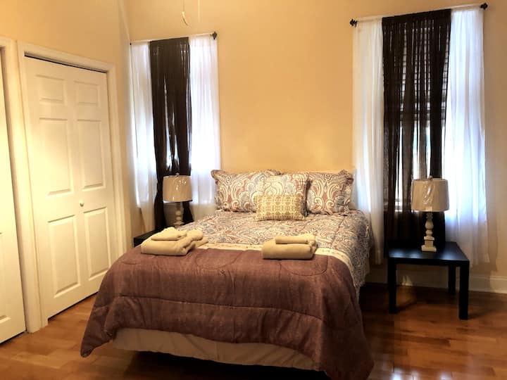 Cozy Little Townhome - Philadelphia, PA