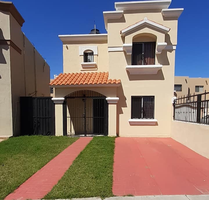 Casa Manzana
3 Recamaras 1.5 Baños
Asador En Patio - Hermosillo