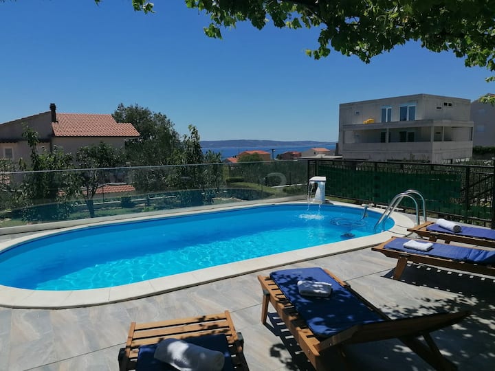 Modern Guest House *Dijana* With Pool Near Split - Chorwacja